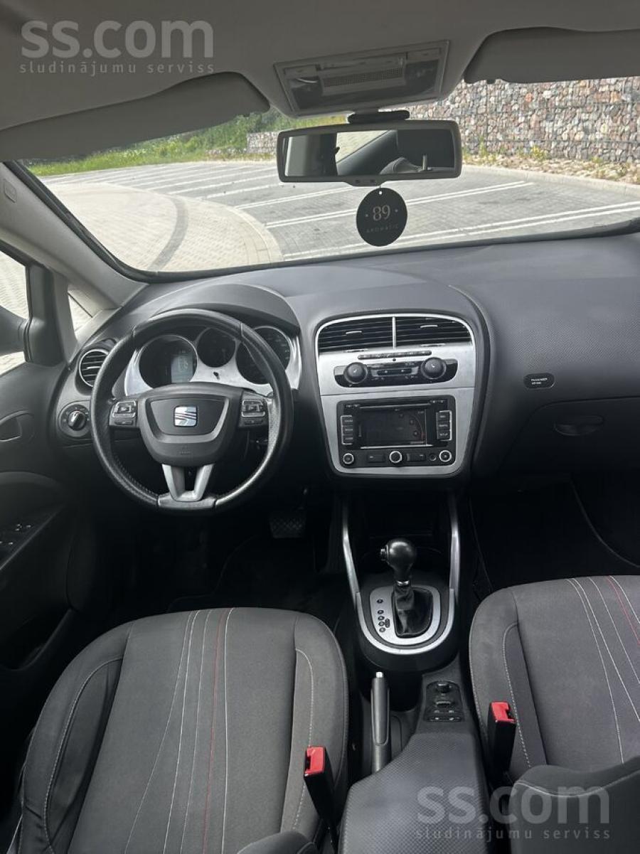 White SEAT Altea 2013 in Riga, with an engine capacity of 1.60 L and mileage of 222 thousand km for 3700 €, photo 5 on AUTOMOTO.COM.LV