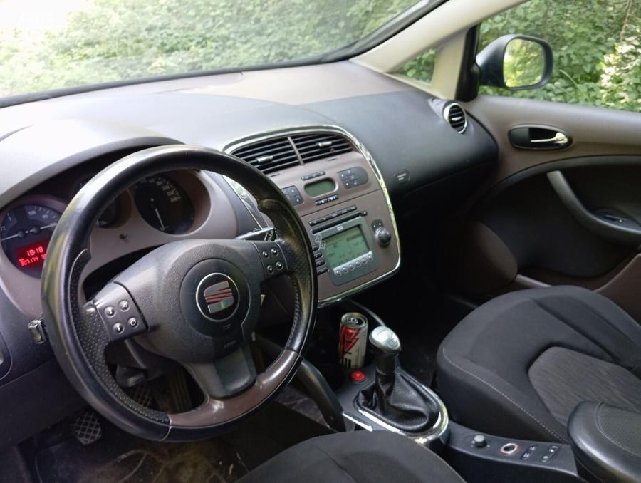 Black SEAT Altea XL 2009 in Anyksciai, with an engine capacity of 2.00 L and mileage of 306 thousand km for 3000 €, photo 23 on AUTOMOTO.COM.LV