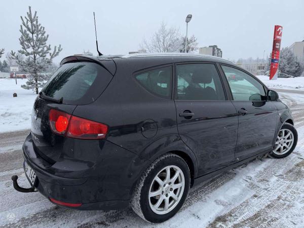 Black SEAT Altea XL 2007 in Kaunas, with an engine capacity of 2.00 L and mileage of 315 thousand km for 2350 €, photo 4 on AUTOMOTO.COM.LV