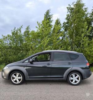 Black SEAT Altea XL 2007 in Taurage, with an engine capacity of 1.98 L and mileage of 214 thousand km for 2000 €, photo 5 on AUTOMOTO.COM.LV