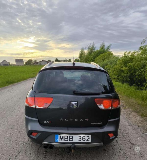 Black SEAT Altea XL 2007 in Taurage, with an engine capacity of 1.98 L and mileage of 214 thousand km for 2000 €, photo 5 on AUTOMOTO.COM.LV