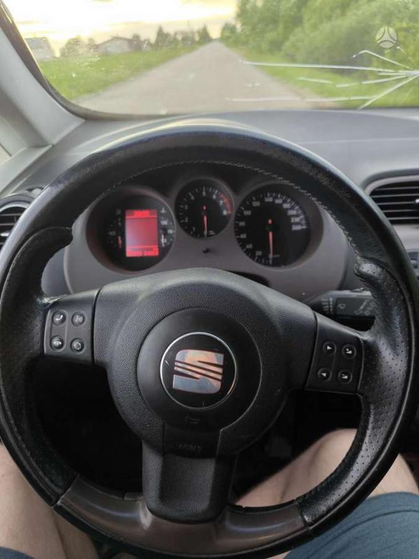 Black SEAT Altea XL 2007 in Taurage, with an engine capacity of 1.98 L and mileage of 214 thousand km for 2000 €, photo 6 on AUTOMOTO.COM.LV
