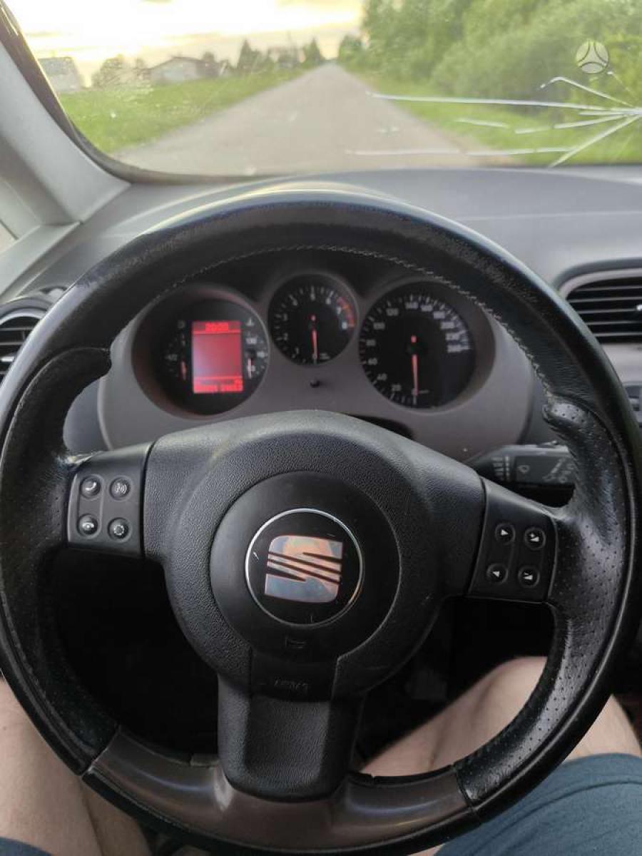 Black SEAT Altea XL 2007 in Taurage, with an engine capacity of 1.98 L and mileage of 214 thousand km for 2000 €, photo 7 on AUTOMOTO.COM.LV