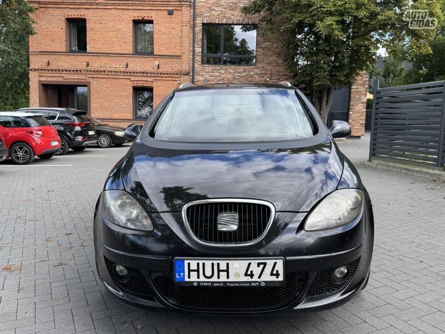 Black SEAT Altea XL 2007 in Panevezys, with an engine capacity of 2.00 L and mileage of 340 thousand km for 2450 €, photo 3 on AUTOMOTO.COM.LV