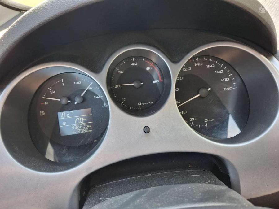 Melns SEAT Altea XL 2009 Panevēža, ar dzinēja tilpumu 1.90 L un nobraukumu 335 tūkst. km par 2350 €, foto 6 vietnē AUTOMOTO.COM.LV