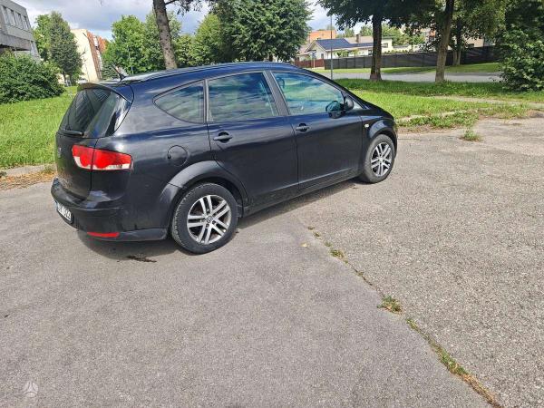 Black SEAT Altea XL 2009 in Panevezys, with an engine capacity of 1.90 L and mileage of 313 thousand km for 1950 €, photo 5 on AUTOMOTO.COM.LV