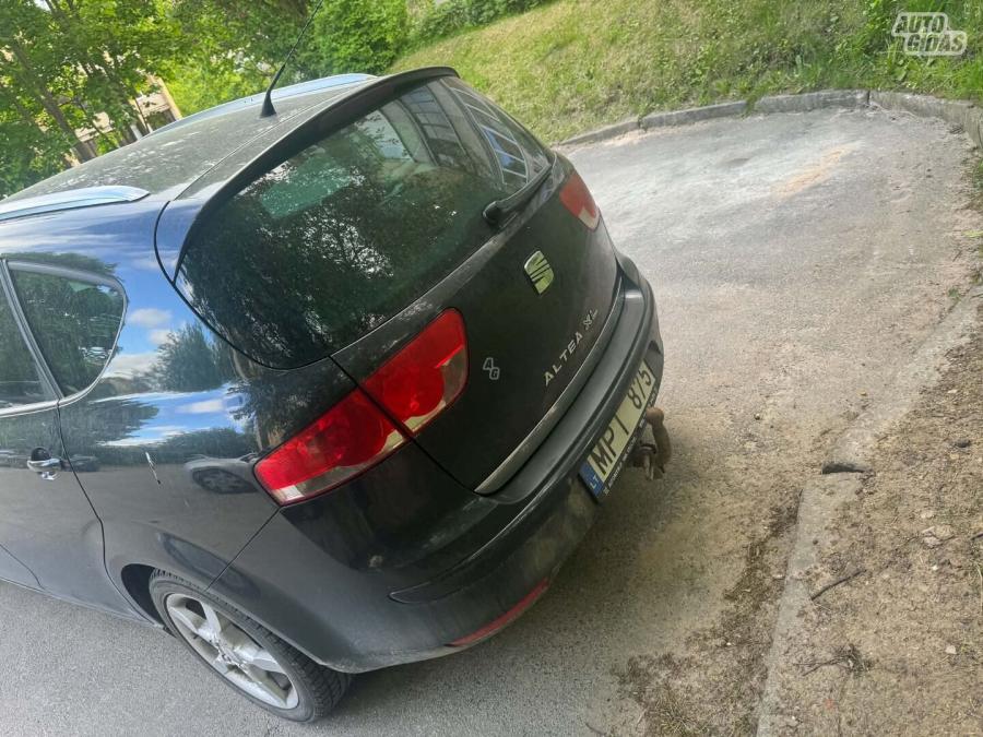 Black SEAT Altea XL 2007 in Vilnius, with an engine capacity of 2.00 L and mileage of 289 thousand km for 1050 €, photo 4 on AUTOMOTO.COM.LV