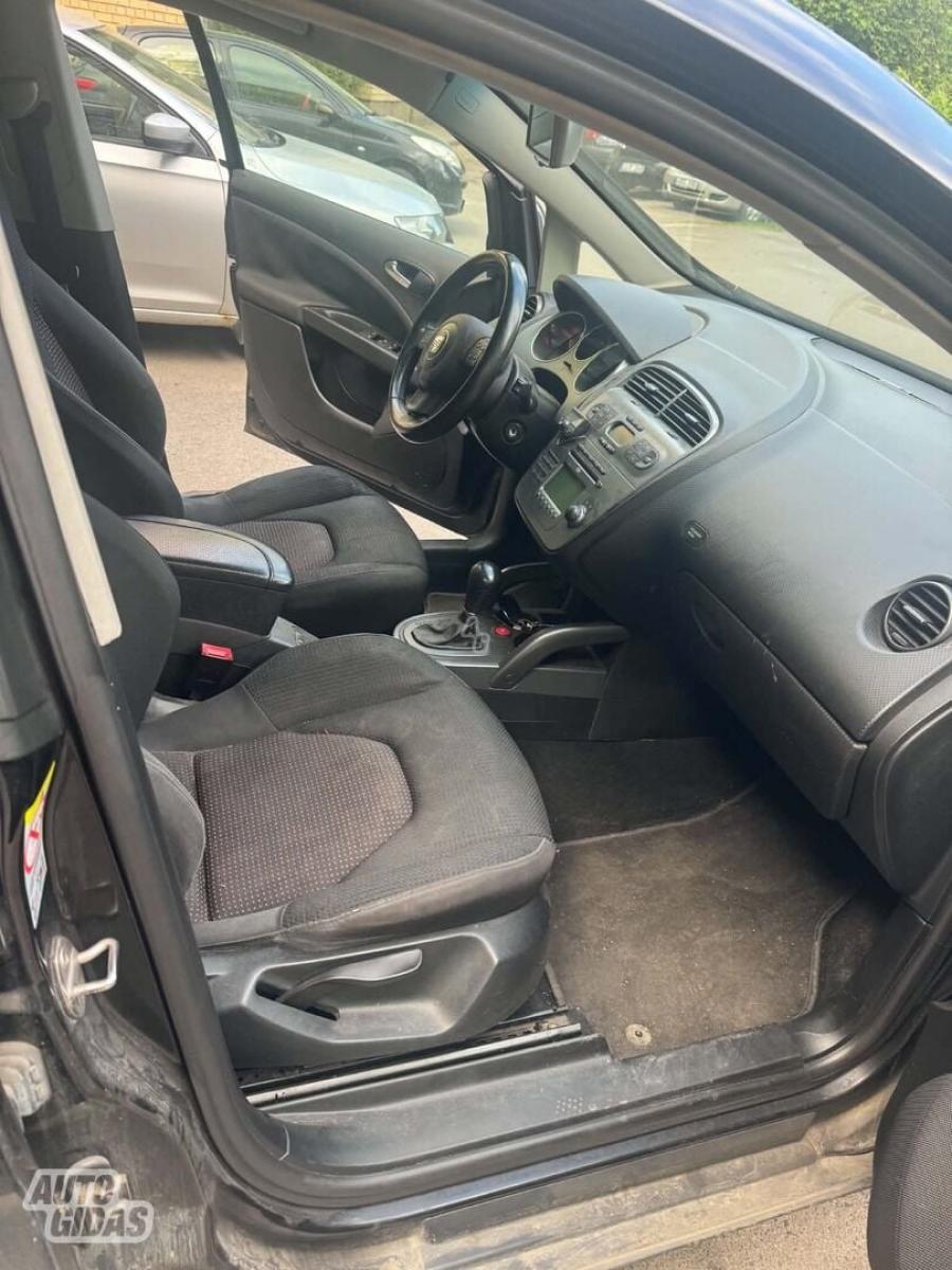 Black SEAT Altea XL 2007 in Vilnius, with an engine capacity of 2.00 L and mileage of 289 thousand km for 1050 €, photo 12 on AUTOMOTO.COM.LV