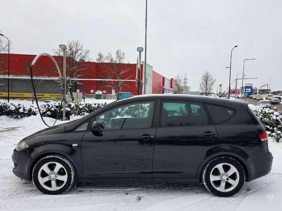 Black SEAT Altea XL 2008 in Vilnius, with an engine capacity of 1.90 L and mileage of 330 thousand km for 2100 €, photo 4 on AUTOMOTO.COM.LV