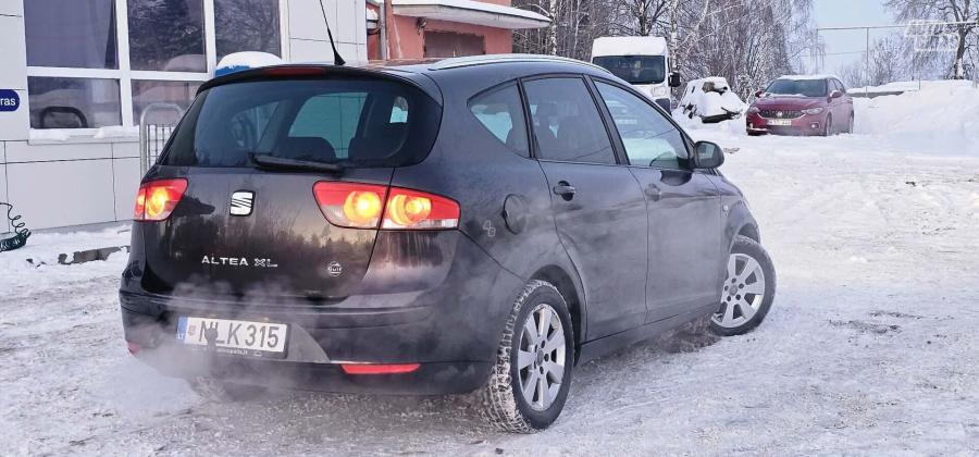 Melns SEAT Altea XL 2008 Kauņa, ar dzinēja tilpumu 2.00 L un nobraukumu 30 tūkst. km par 2200 €, foto 4 vietnē AUTOMOTO.COM.LV