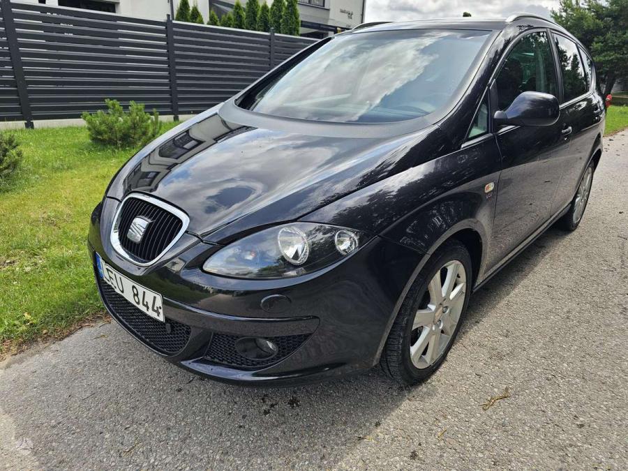 Black SEAT Altea XL 2008 in Kaunas, with an engine capacity of 2.00 L and mileage of 292 thousand km for 2950 €, photo 3 on AUTOMOTO.COM.LV