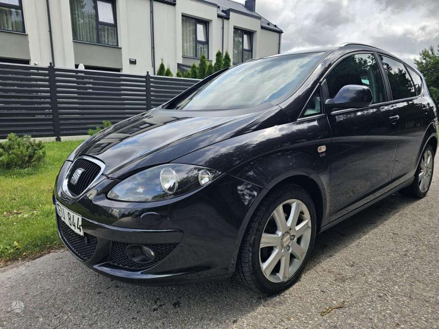 Black SEAT Altea XL 2008 in Kaunas, with an engine capacity of 2.00 L and mileage of 292 thousand km for 2950 €, photo 4 on AUTOMOTO.COM.LV