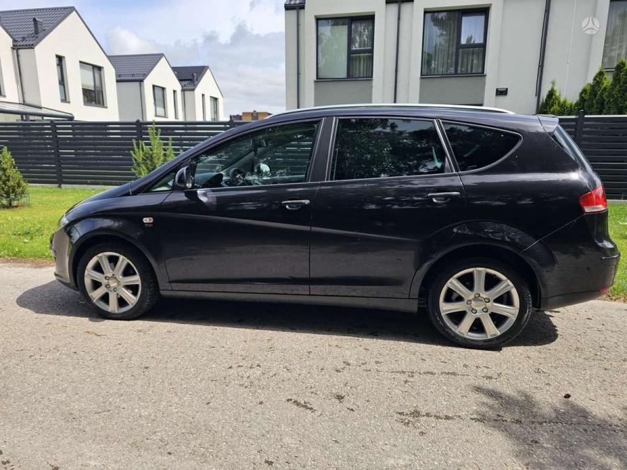 Black SEAT Altea XL 2008 in Kaunas, with an engine capacity of 2.00 L and mileage of 292 thousand km for 2950 €, photo 8 on AUTOMOTO.COM.LV