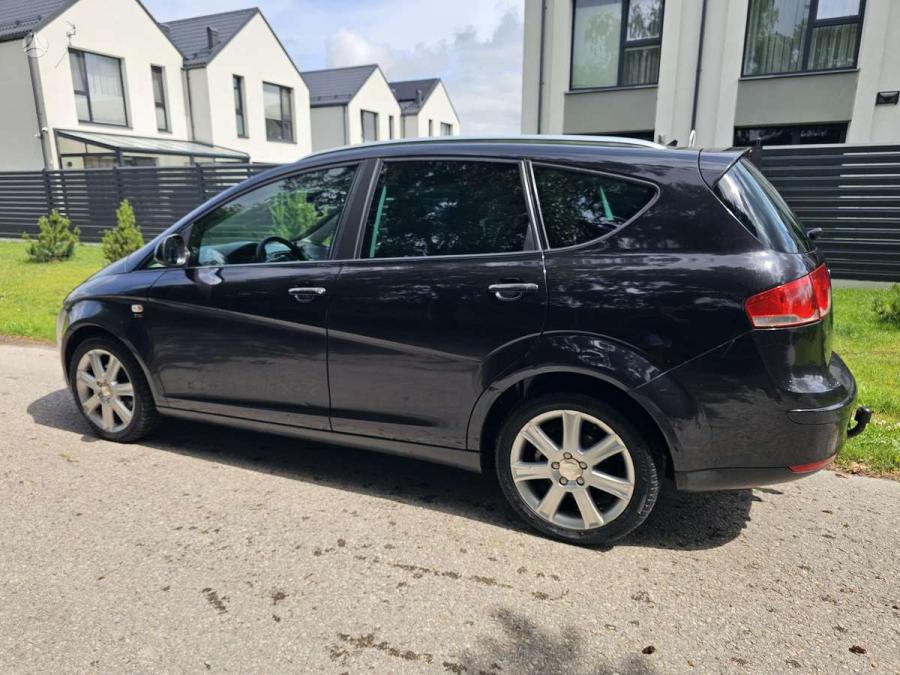 Black SEAT Altea XL 2008 in Kaunas, with an engine capacity of 2.00 L and mileage of 292 thousand km for 2950 €, photo 9 on AUTOMOTO.COM.LV