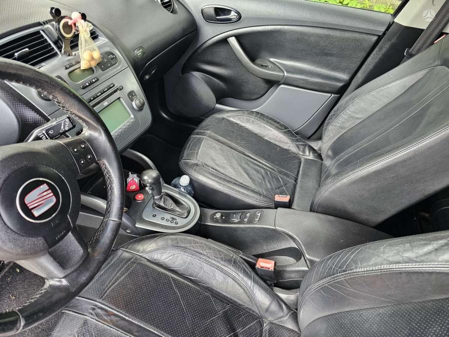 Black SEAT Altea XL 2008 in Kaunas, with an engine capacity of 2.00 L and mileage of 292 thousand km for 2950 €, photo 26 on AUTOMOTO.COM.LV