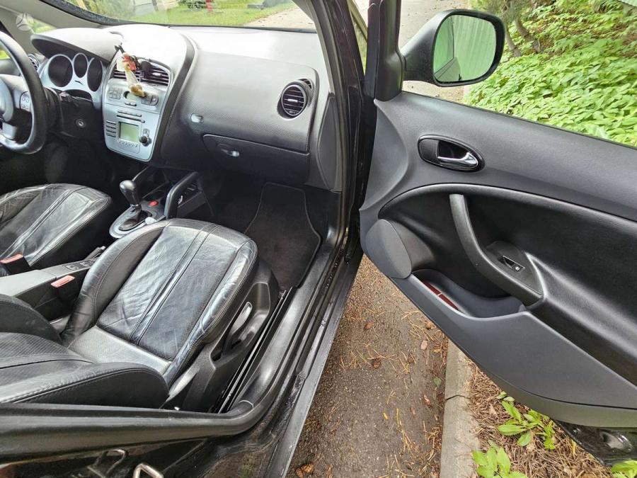 Black SEAT Altea XL 2008 in Kaunas, with an engine capacity of 2.00 L and mileage of 292 thousand km for 2950 €, photo 33 on AUTOMOTO.COM.LV