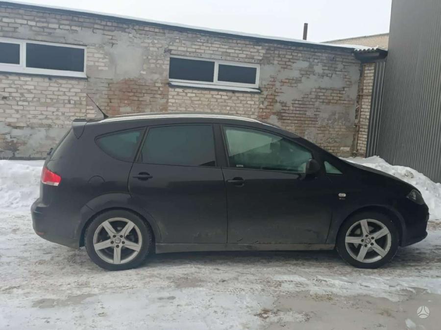 Black SEAT Altea XL 2009 in Naujoji Akmene, with an engine capacity of 1.80 L and mileage of 266 thousand km for 1000 €, photo 6 on AUTOMOTO.COM.LV