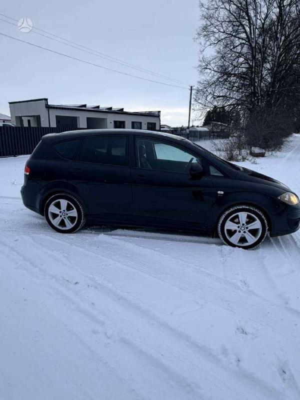 Black SEAT Altea XL 2010 in Siauliai, with an engine capacity of 2.00 L and mileage of 437 thousand km for 3350 €, photo 2 on AUTOMOTO.COM.LV