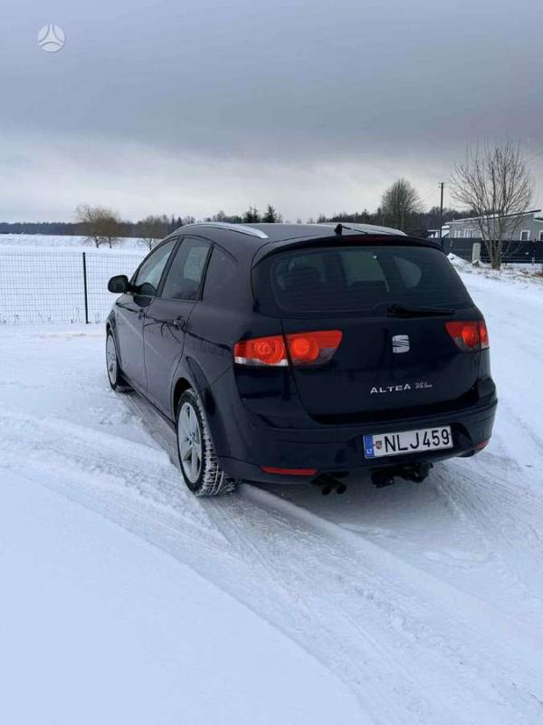 Black SEAT Altea XL 2010 in Siauliai, with an engine capacity of 2.00 L and mileage of 437 thousand km for 3350 €, photo 5 on AUTOMOTO.COM.LV