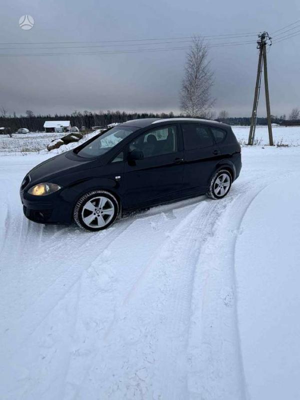 Black SEAT Altea XL 2010 in Siauliai, with an engine capacity of 2.00 L and mileage of 437 thousand km for 3350 €, photo 6 on AUTOMOTO.COM.LV