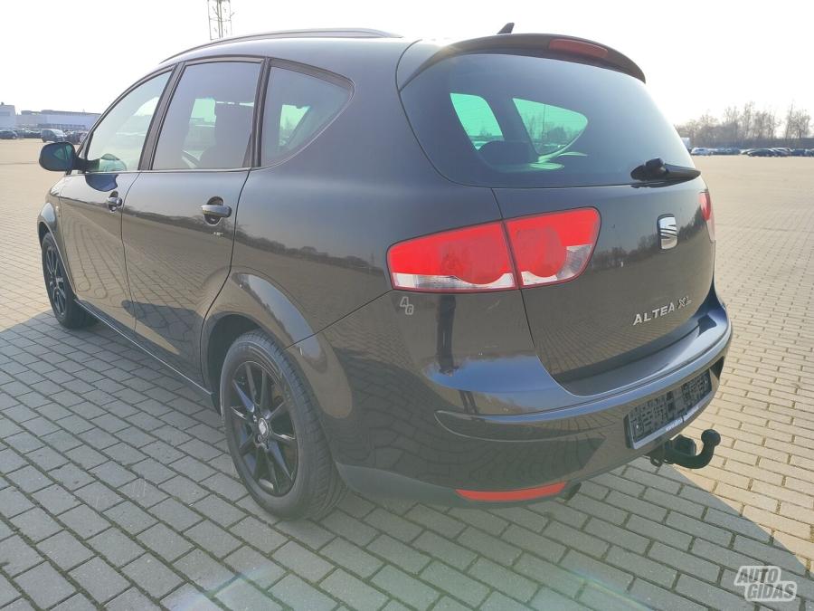 Black SEAT Altea XL 2010 in Marijampole, with an engine capacity of 1.20 L and mileage of 231 thousand km for 2450 €, photo 6 on AUTOMOTO.COM.LV