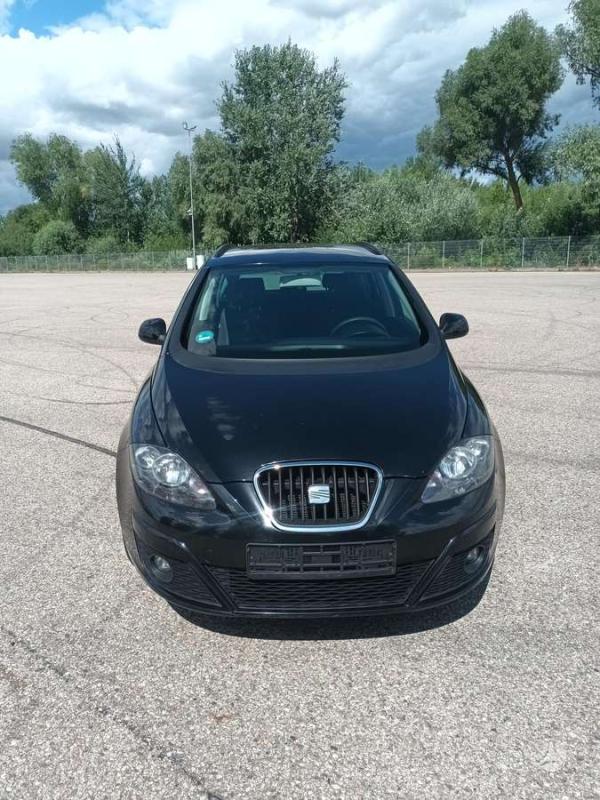 Black SEAT Altea XL 2013 in Marijampole, with an engine capacity of 1.60 L and mileage of 262 thousand km for 3555 €, photo 3 on AUTOMOTO.COM.LV