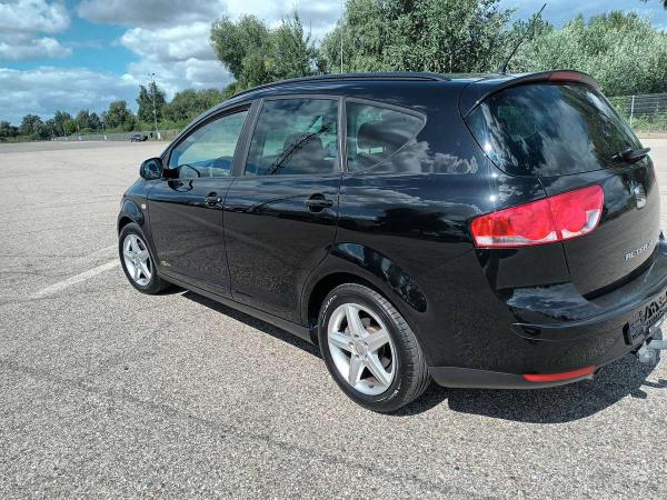 Black SEAT Altea XL 2013 in Marijampole, with an engine capacity of 1.60 L and mileage of 262 thousand km for 3555 €, photo 6 on AUTOMOTO.COM.LV