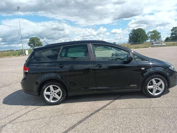 Black SEAT Altea XL 2013 in Marijampole, with an engine capacity of 1.60 L and mileage of 262 thousand km for 3555 €, photo 8 on AUTOMOTO.COM.LV