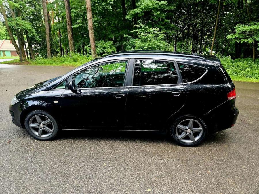 Black SEAT Altea XL 2014 in Kaunas, with an engine capacity of 1.97 L and mileage of 235 thousand km for 4000 €, photo 3 on AUTOMOTO.COM.LV