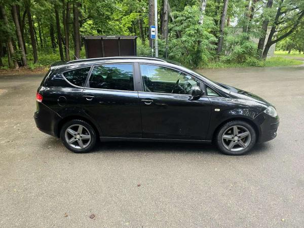 Black SEAT Altea XL 2014 in Kaunas, with an engine capacity of 1.97 L and mileage of 235 thousand km for 4000 €, photo 3 on AUTOMOTO.COM.LV