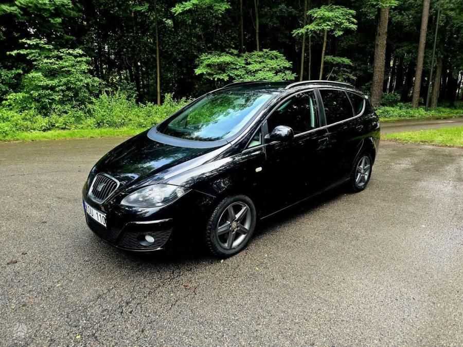 Black SEAT Altea XL 2014 in Kaunas, with an engine capacity of 1.97 L and mileage of 235 thousand km for 4000 €, photo 9 on AUTOMOTO.COM.LV