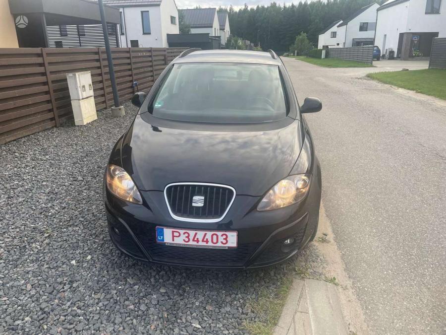 Black SEAT Altea XL 2014 in Vilnius, with an engine capacity of 1.60 L and mileage of 215 thousand km for 3999 €, photo 1 on AUTOMOTO.COM.LV