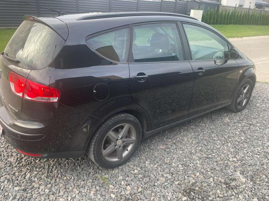 Black SEAT Altea XL 2014 in Vilnius, with an engine capacity of 1.60 L and mileage of 215 thousand km for 3999 €, photo 4 on AUTOMOTO.COM.LV