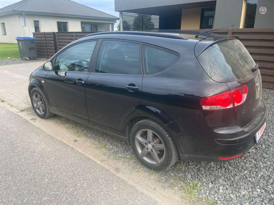 Black SEAT Altea XL 2014 in Vilnius, with an engine capacity of 1.60 L and mileage of 215 thousand km for 3999 €, photo 7 on AUTOMOTO.COM.LV