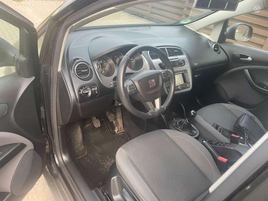Black SEAT Altea XL 2014 in Vilnius, with an engine capacity of 1.60 L and mileage of 215 thousand km for 3999 €, photo 9 on AUTOMOTO.COM.LV