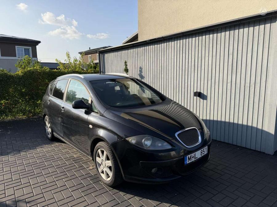 Black SEAT Altea XL 2007 in Kaunas, with an engine capacity of 1.97 L and mileage of 292 thousand km for 1550 €, photo 3 on AUTOMOTO.COM.LV