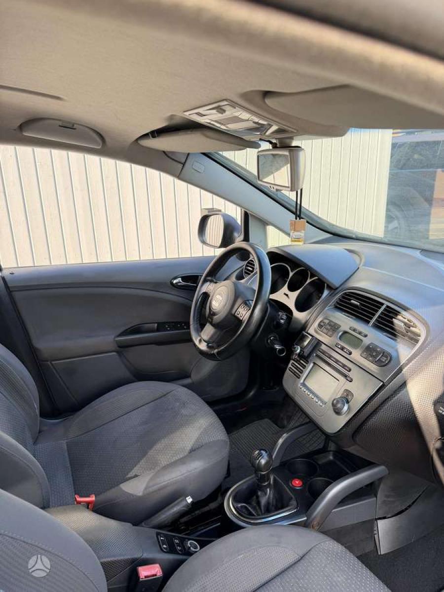 Black SEAT Altea XL 2007 in Kaunas, with an engine capacity of 1.97 L and mileage of 292 thousand km for 1550 €, photo 4 on AUTOMOTO.COM.LV