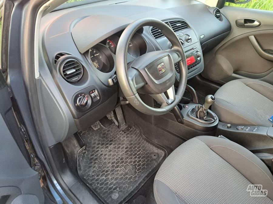 Blue SEAT Altea XL 2009 in Birzai, with an engine capacity of 1.40 L and mileage of 171 thousand km for 2400 €, photo 14 on AUTOMOTO.COM.LV