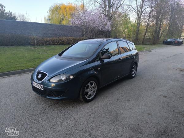 Blue SEAT Altea XL 2007 in Kaunas, with an engine capacity of 1.90 L and mileage of 346 thousand km for 1350 €, photo 1 on AUTOMOTO.COM.LV