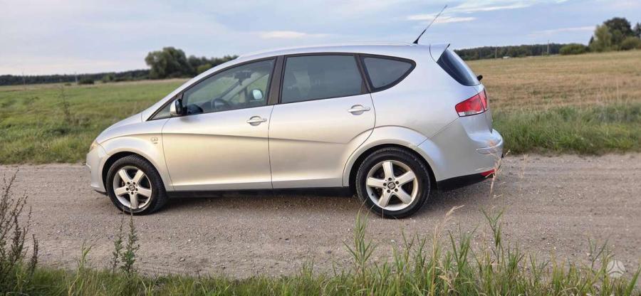 Grey SEAT Altea XL 2007 in Siauliai, with an engine capacity of 1.97 L and mileage of 265 thousand km for 1600 €, photo 5 on AUTOMOTO.COM.LV