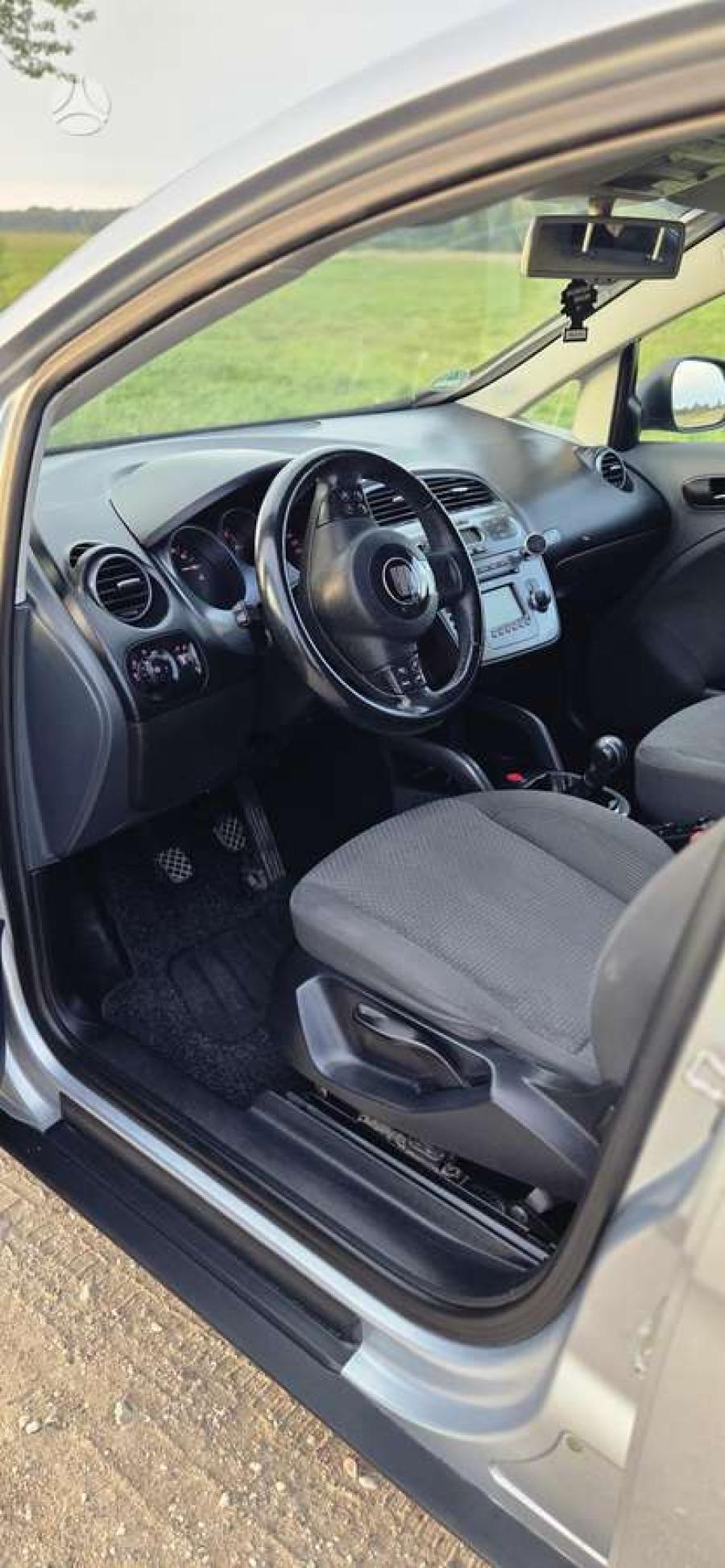 Grey SEAT Altea XL 2007 in Siauliai, with an engine capacity of 1.97 L and mileage of 265 thousand km for 1600 €, photo 7 on AUTOMOTO.COM.LV