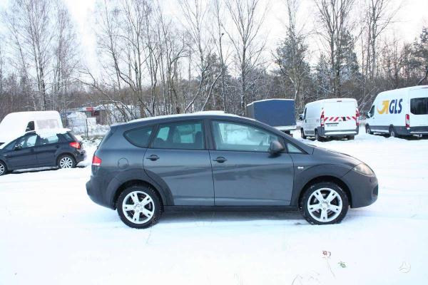 Pelēks SEAT Altea XL 2008 Kauņa, ar dzinēja tilpumu 2.00 L un nobraukumu 300 tūkst. km par 3200 €, foto 4 vietnē AUTOMOTO.COM.LV