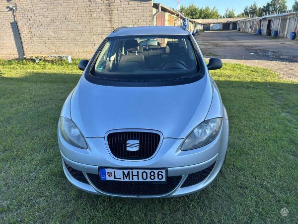Grey SEAT Altea XL 2008 in Panevezys, with an engine capacity of 1.90 L and mileage of 362 thousand km for 1500 €, photo 1 on AUTOMOTO.COM.LV