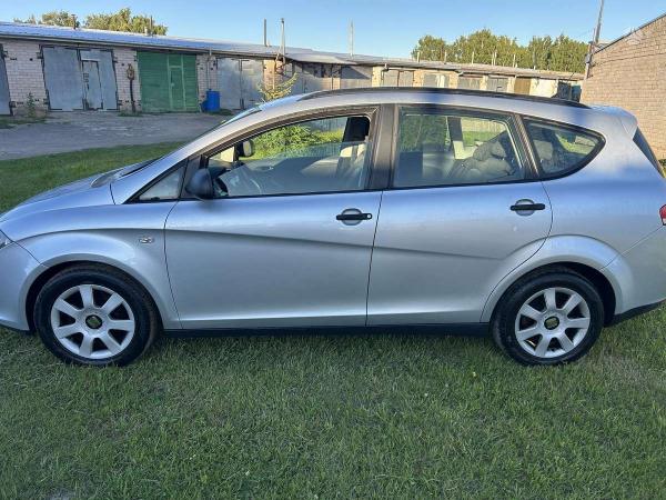 Grey SEAT Altea XL 2008 in Panevezys, with an engine capacity of 1.90 L and mileage of 362 thousand km for 1500 €, photo 2 on AUTOMOTO.COM.LV