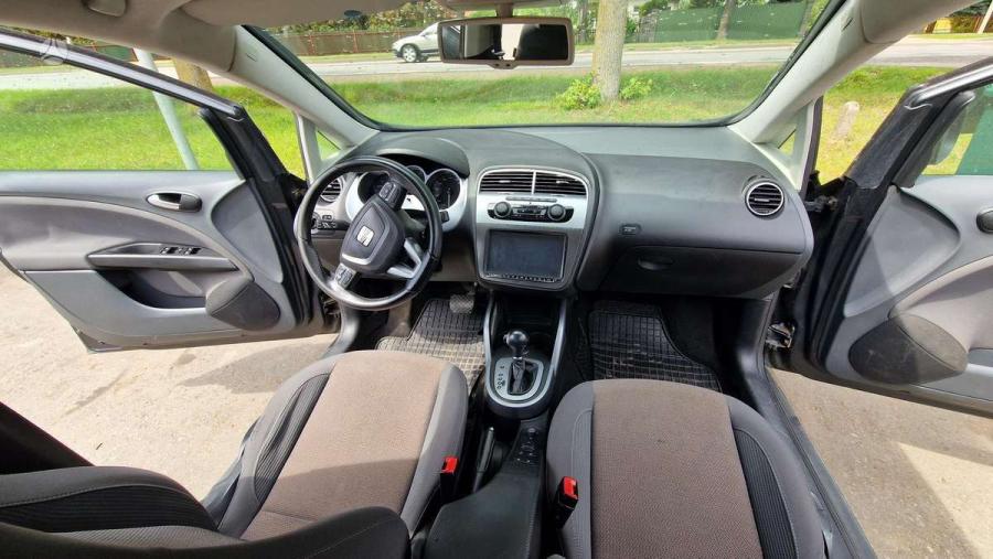 Grey SEAT Altea XL 2009 in Jonava, with an engine capacity of 1.80 L and mileage of 296 thousand km for 2500 €, photo 6 on AUTOMOTO.COM.LV