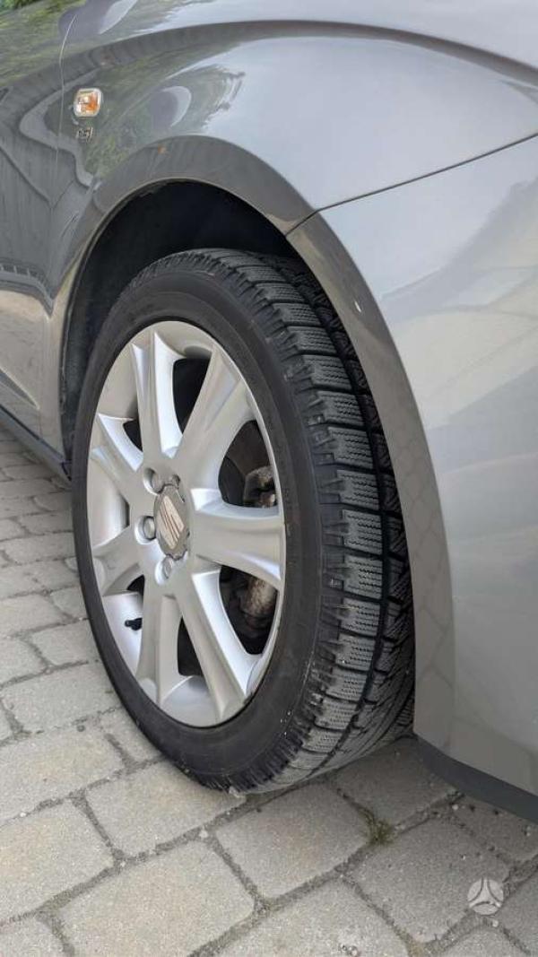 Grey SEAT Altea XL 2009 in Panevezys, with an engine capacity of 1.39 L and mileage of 241 thousand km for 3300 €, photo 5 on AUTOMOTO.COM.LV