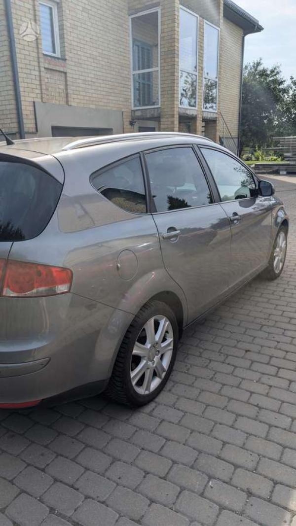 Grey SEAT Altea XL 2009 in Panevezys, with an engine capacity of 1.39 L and mileage of 241 thousand km for 3300 €, photo 6 on AUTOMOTO.COM.LV