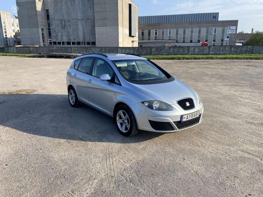 Pelēks SEAT Altea XL 2010 Panevēža, ar dzinēja tilpumu 1.60 L un nobraukumu 295 tūkst. km par 3100 €, foto 1 vietnē AUTOMOTO.COM.LV