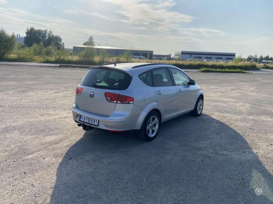 Pelēks SEAT Altea XL 2010 Panevēža, ar dzinēja tilpumu 1.60 L un nobraukumu 295 tūkst. km par 3100 €, foto 3 vietnē AUTOMOTO.COM.LV