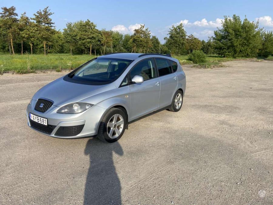 Pelēks SEAT Altea XL 2010 Panevēža, ar dzinēja tilpumu 1.60 L un nobraukumu 295 tūkst. km par 3100 €, foto 5 vietnē AUTOMOTO.COM.LV